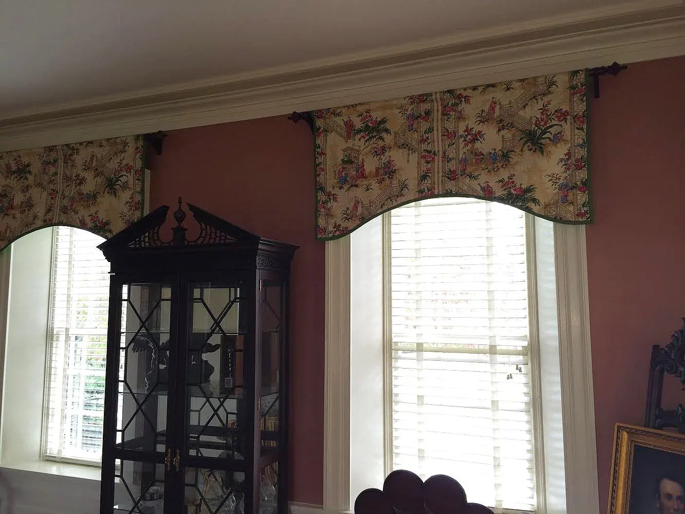 Lee Jofa Chinoiserie Staircase Jasmine Gold Chintz Valances – silkresource.com