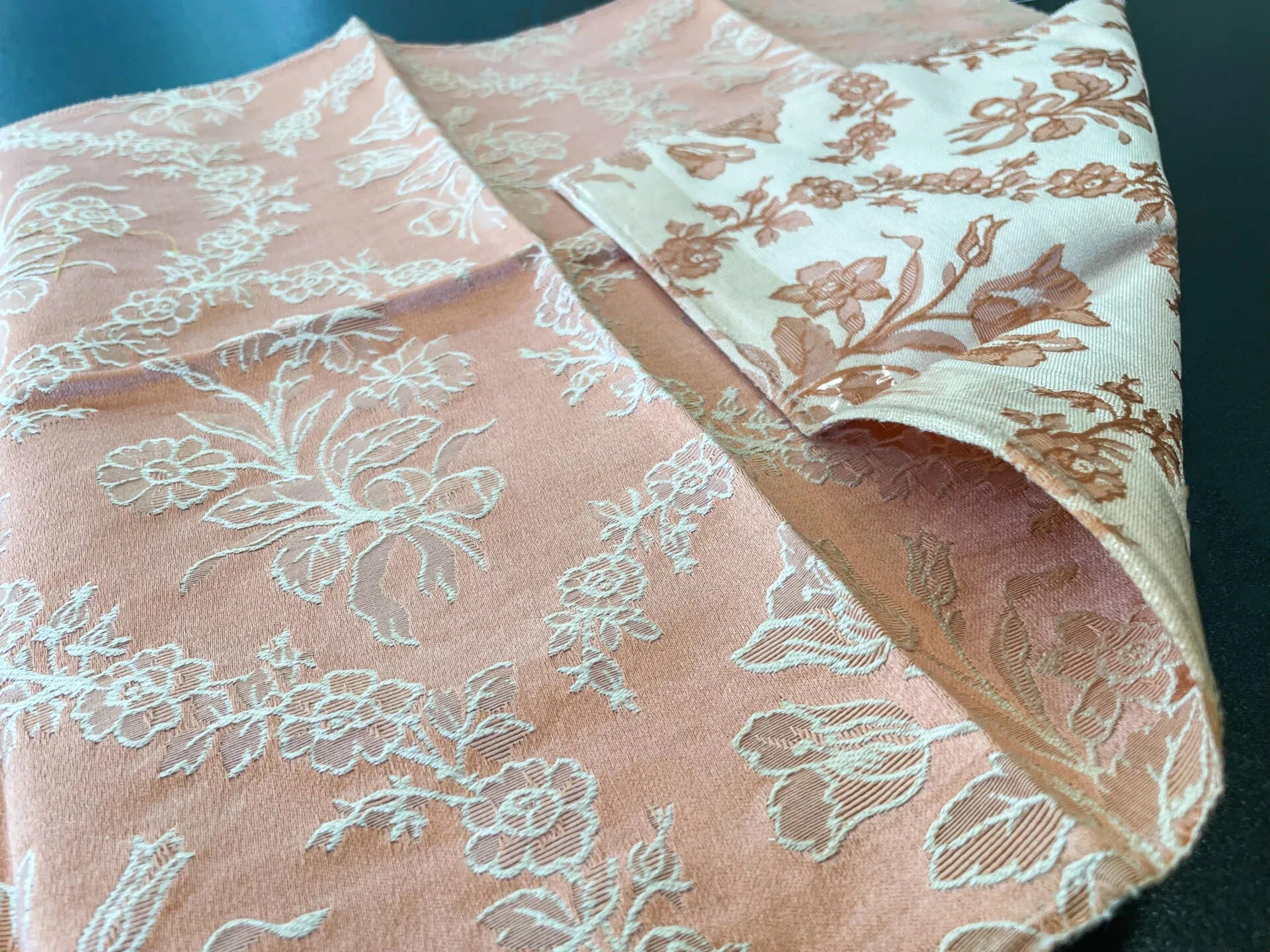 18 Berkbox65 16"x24" Scalamandre Floral Silk lampas Peach White ...