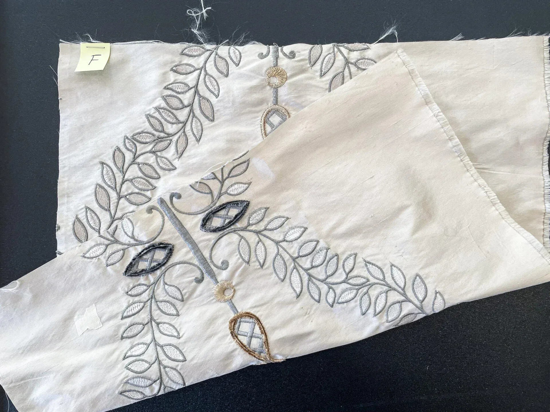 37 Berkbox66 15"x14" Square Scalamandre Floral Embroidery White Gray ...