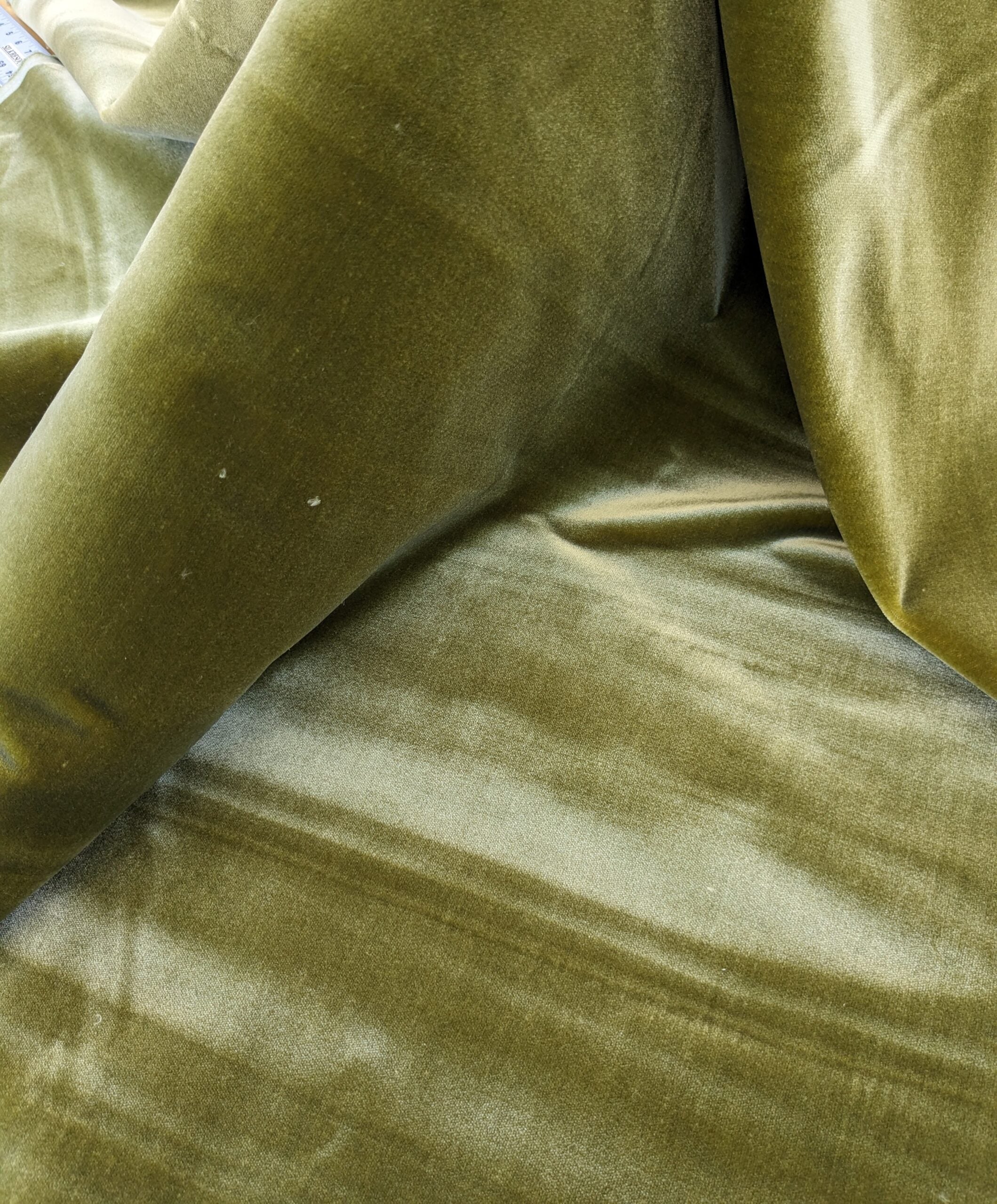 Scalamandre King Olive Green Silk Plain MSRP USD 1,092/y – silkresource.com